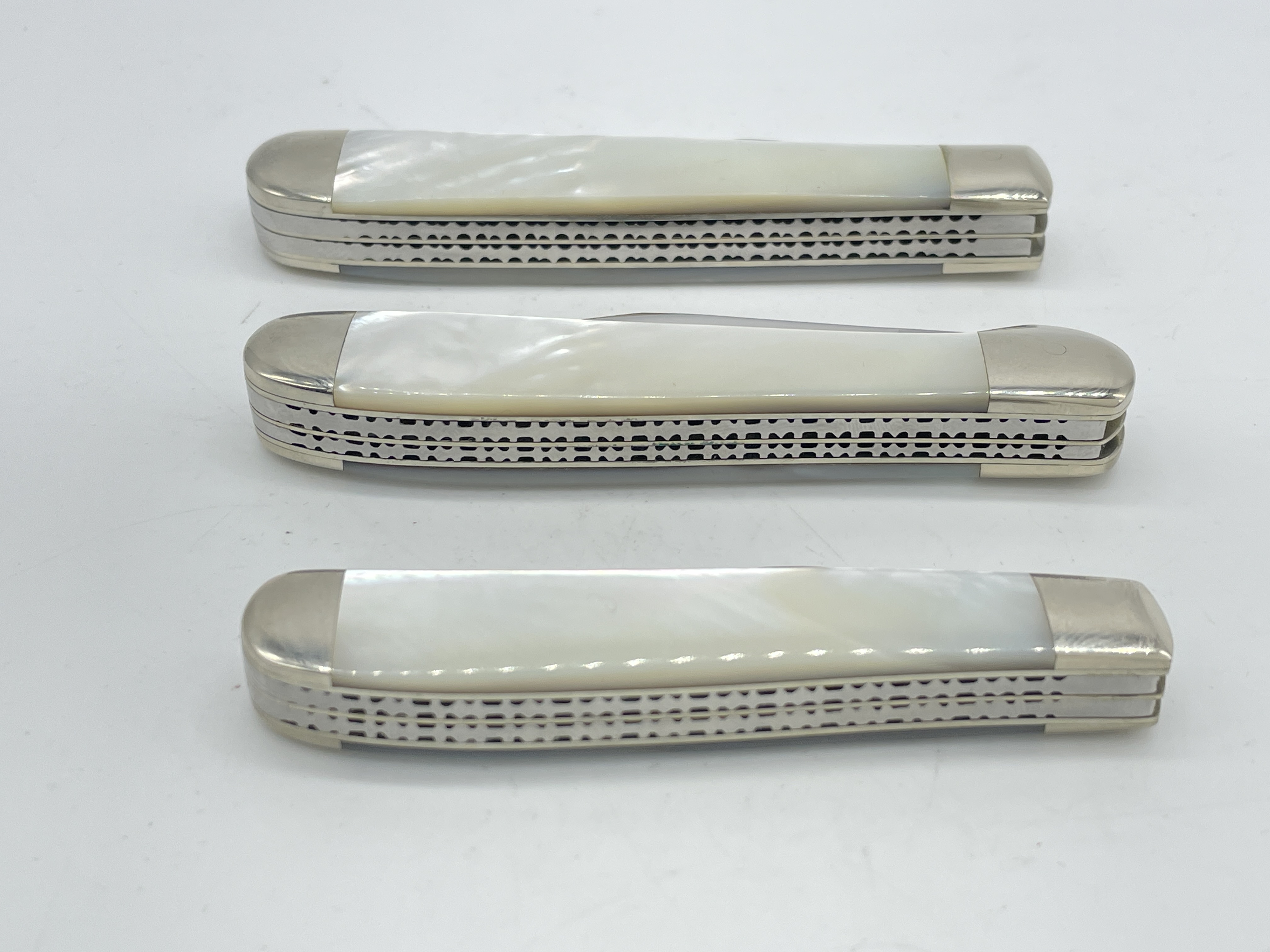 1982 CASE XX Genuine Mother of Pearl Trappers Set MINT IN DISPLAY