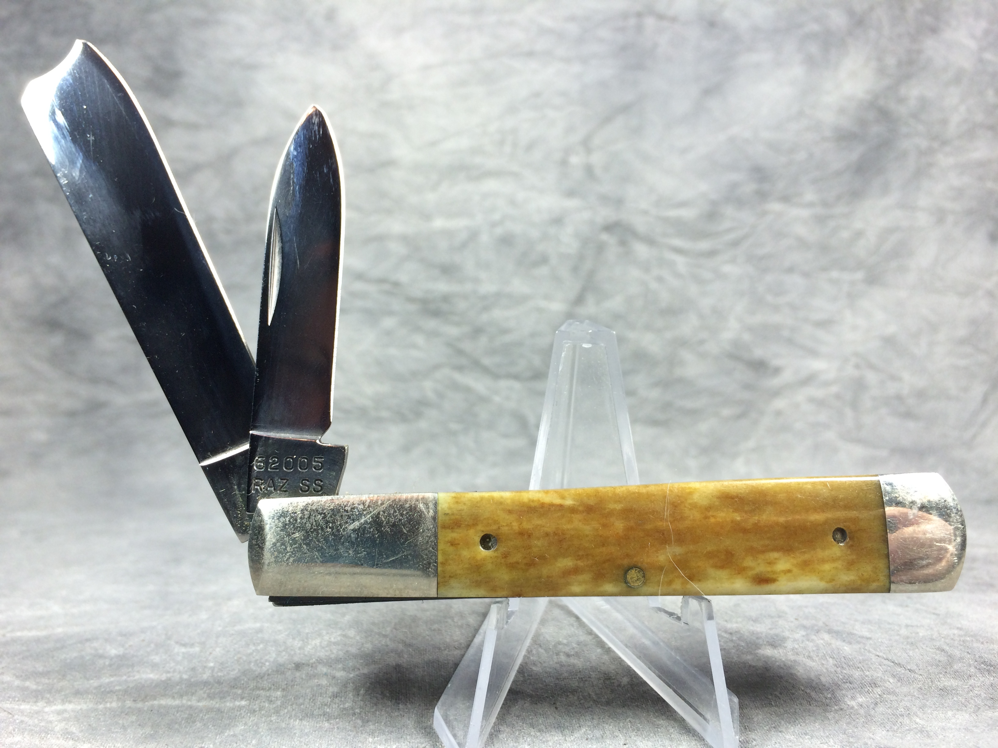 How much is 1995 CASE XX USA 62005 RAZ SS Smooth Bone One Armed Man ...