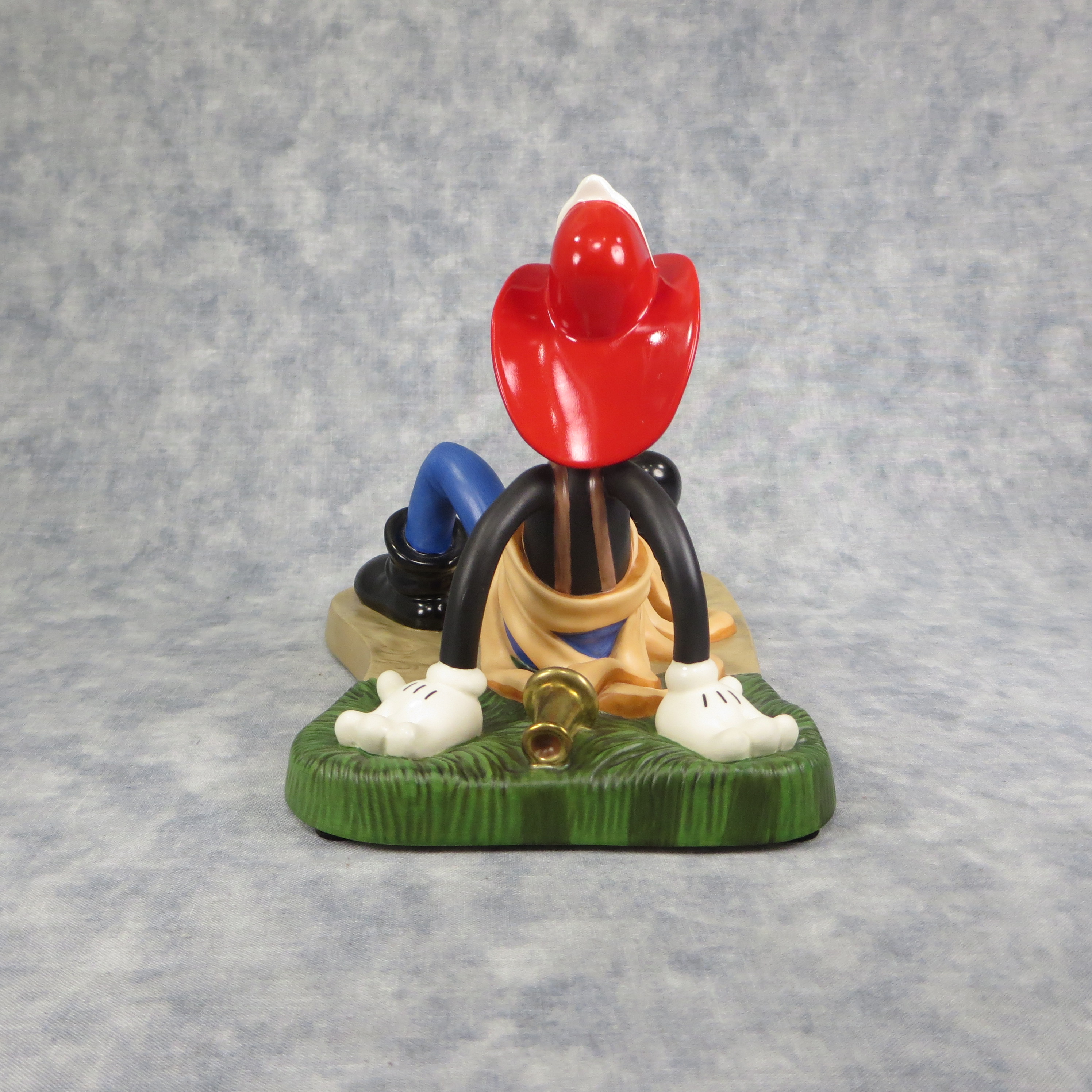 How much is GOOFY All Wrapped Up Disney 6 inch Limited Edition Figurine ...