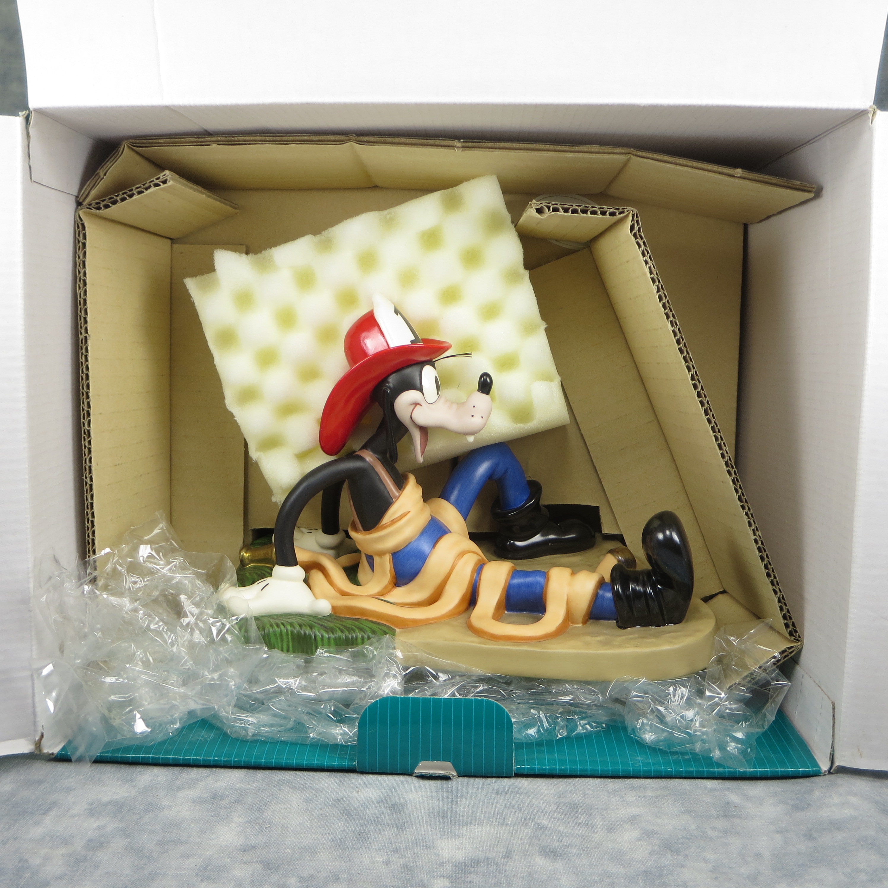 How much is GOOFY All Wrapped Up Disney 6 inch Limited Edition Figurine ...